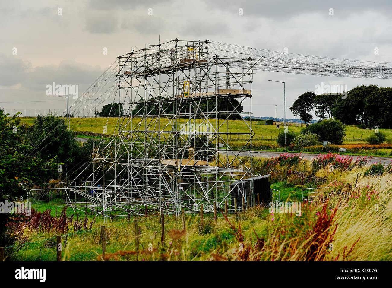 Scaffold tower overhead line hi-res stock photography and images - Alamy