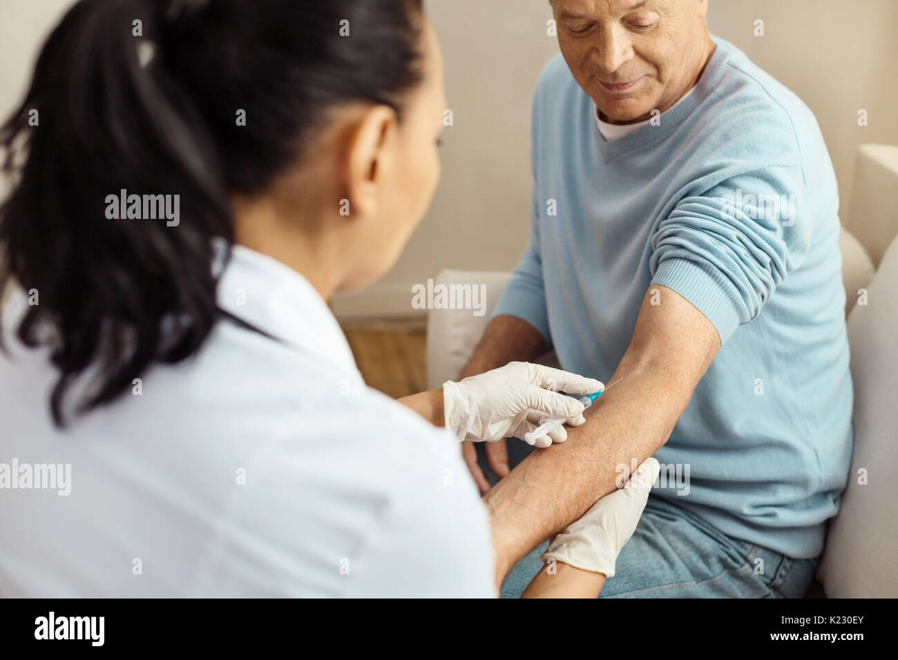 Intravenous injection hi-res stock photography and images - Alamy