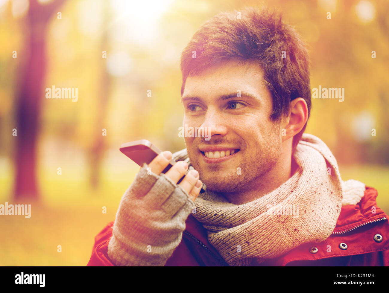 Man holding mobile recording hi-res stock photography and images - Alamy