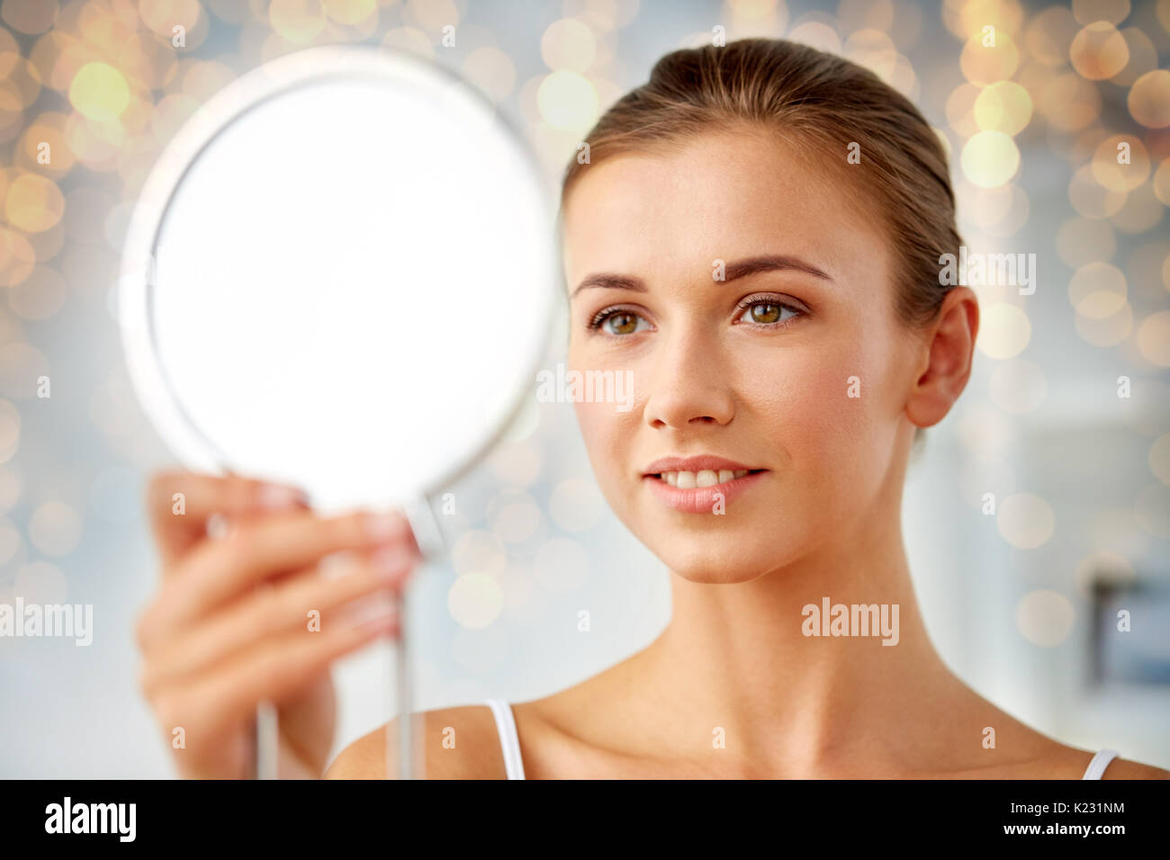 Beauty mirror hi-res stock photography and images - Alamy