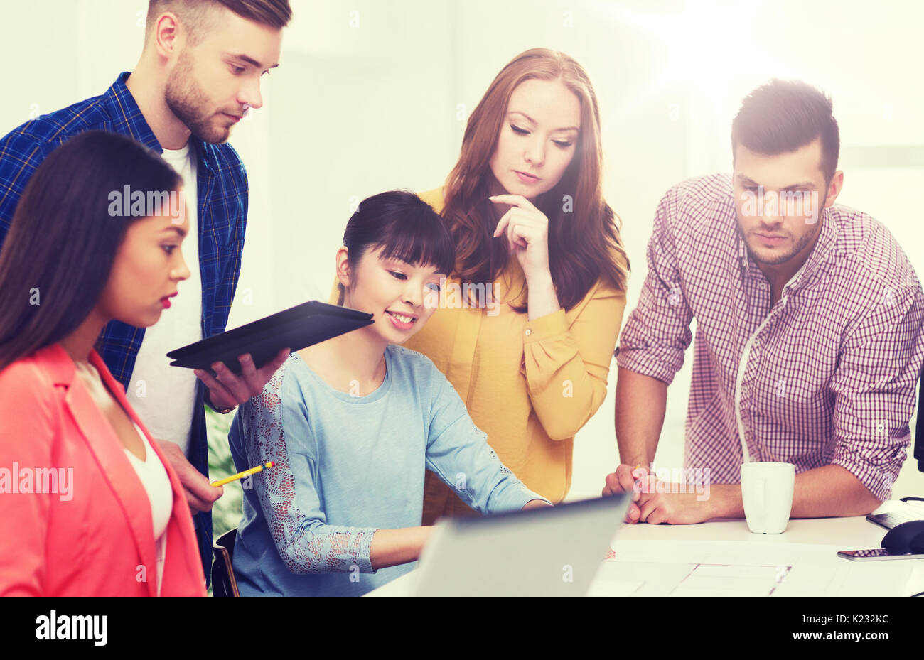 Business office team group creative hi-res stock photography and images ...