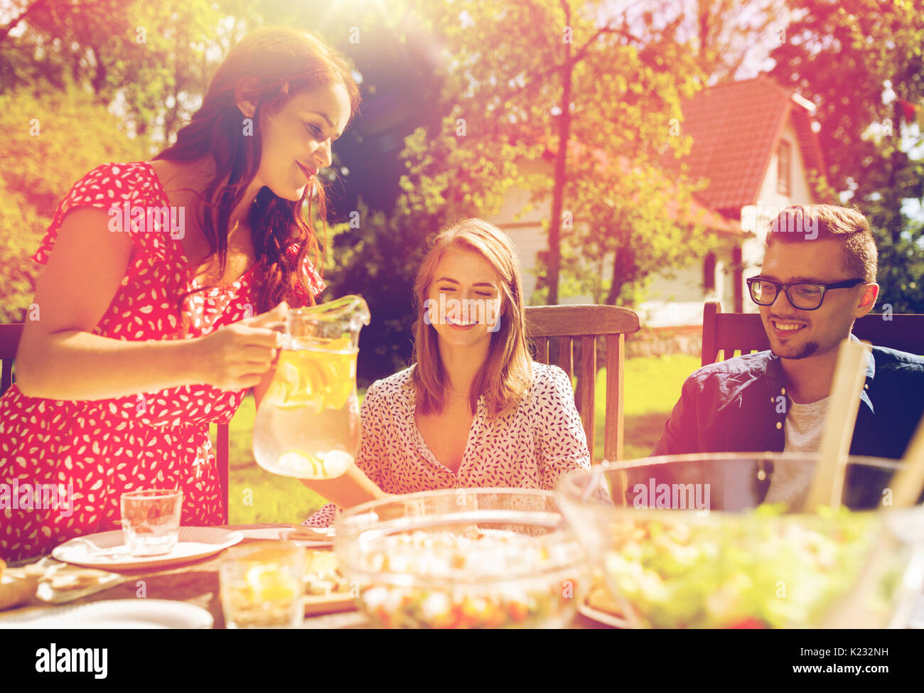 Summer table friends food garden hi-res stock photography and images ...