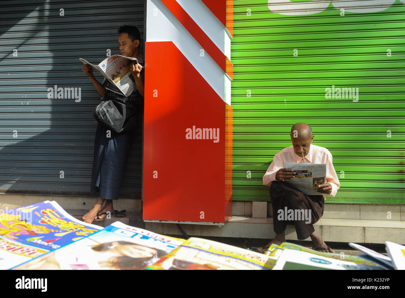 Newspaper man reading myanmar hi-res stock photography and images - Alamy