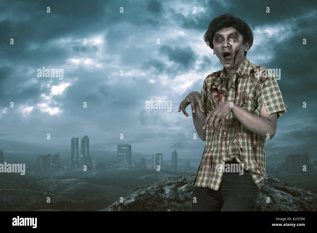 Death face eyes open hi-res stock photography and images - Alamy