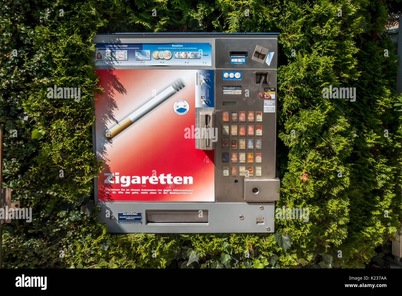Open air cigarette machine in Hamburg, Germany Stock Photo - Alamy