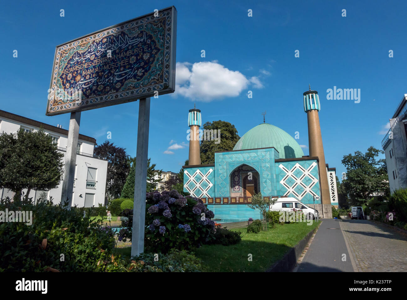 Large mosque hi-res stock photography and images - Alamy