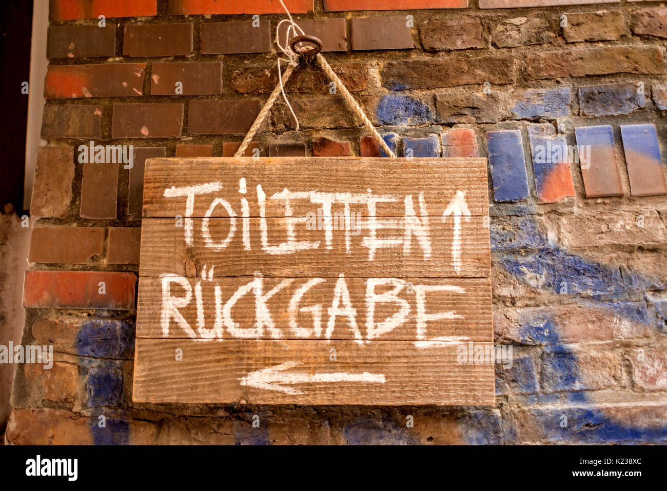 Toilet signage hi-res stock photography and images - Alamy