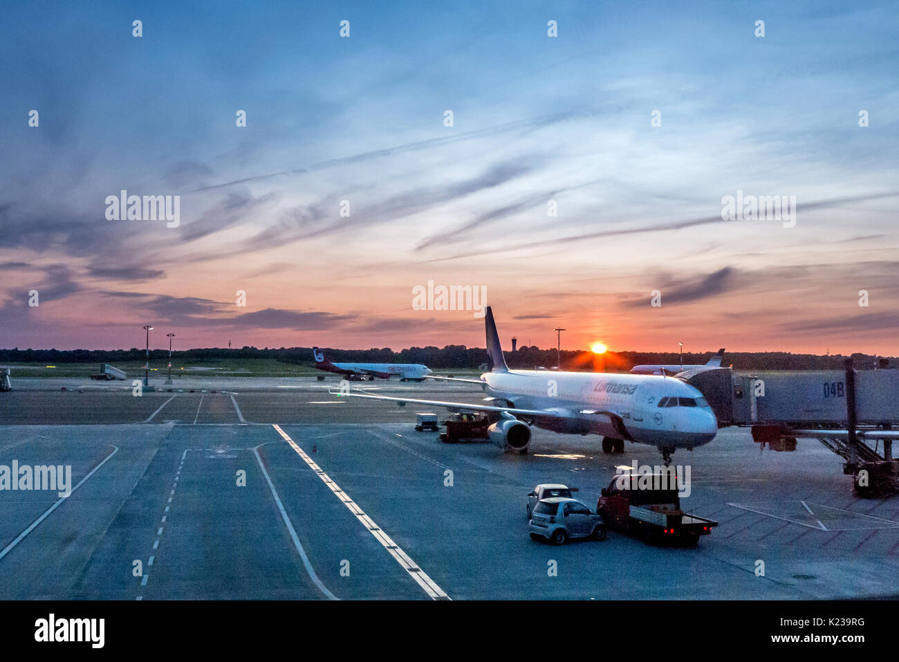 Hamburg germany airport terminal hi-res stock photography and images ...