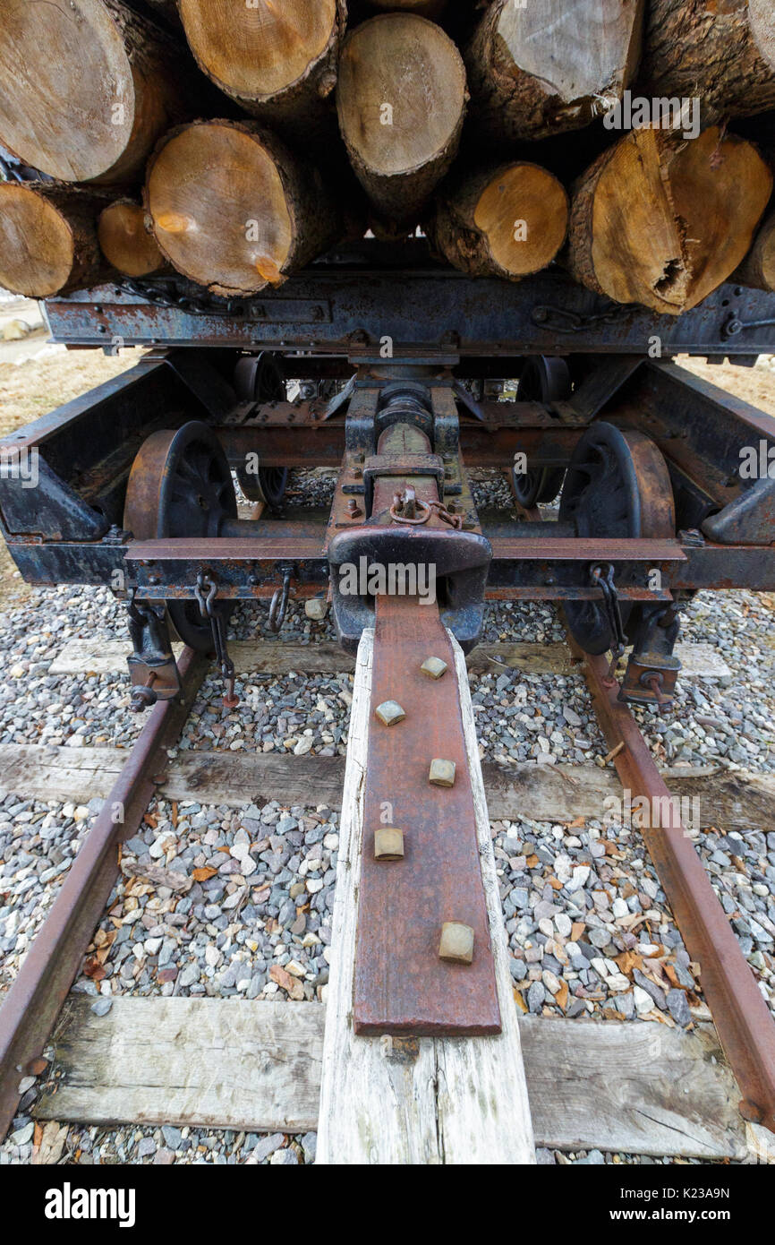 Log trucks hi-res stock photography and images - Alamy