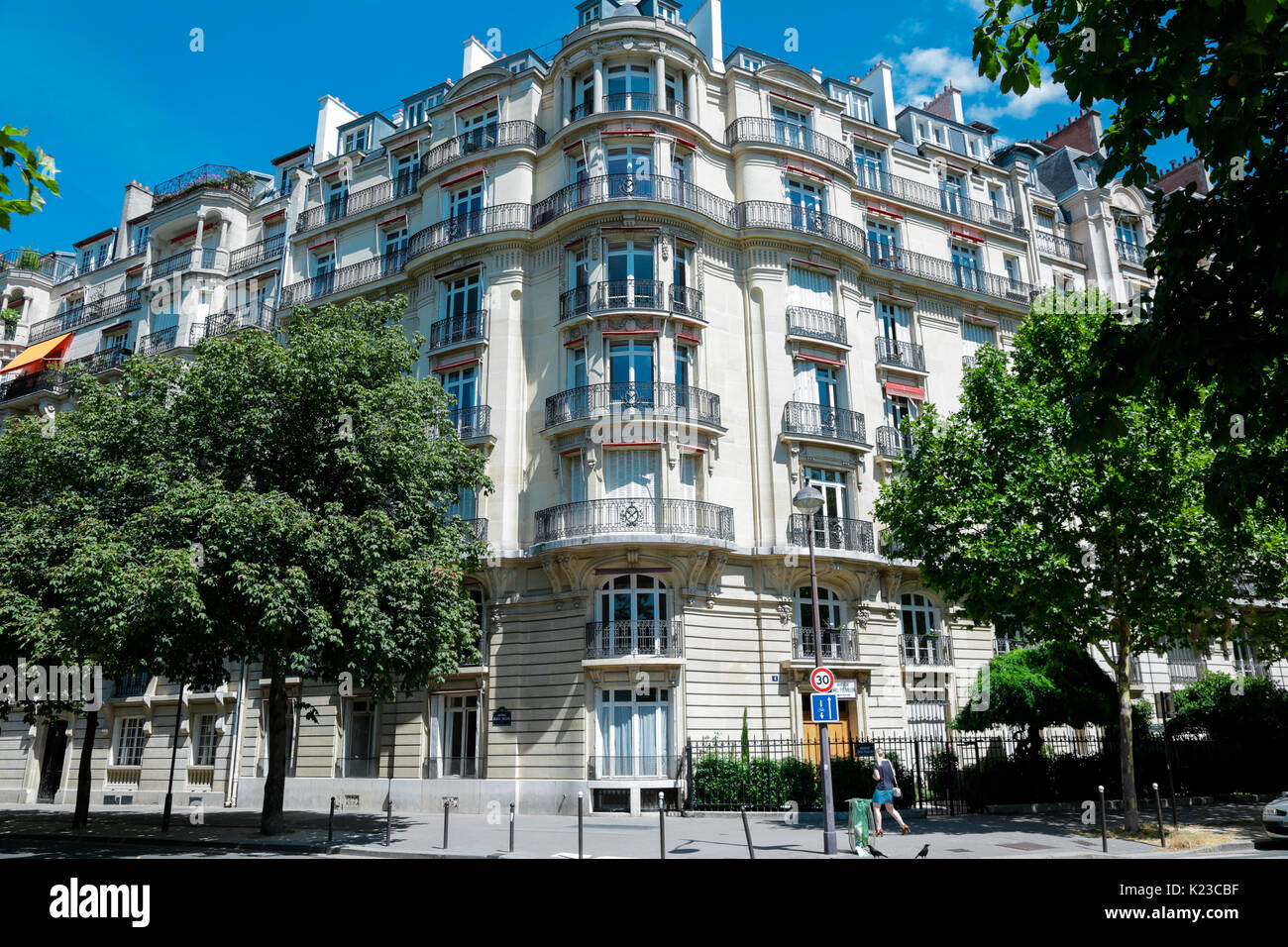 Building facades, paris france: symbol of eclecticism and baroque ...