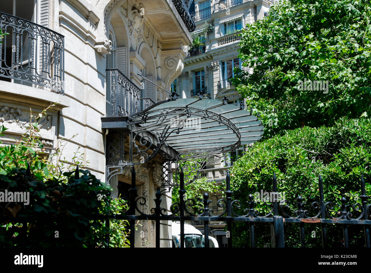 Building facades, paris france: symbol of eclecticism and baroque ...
