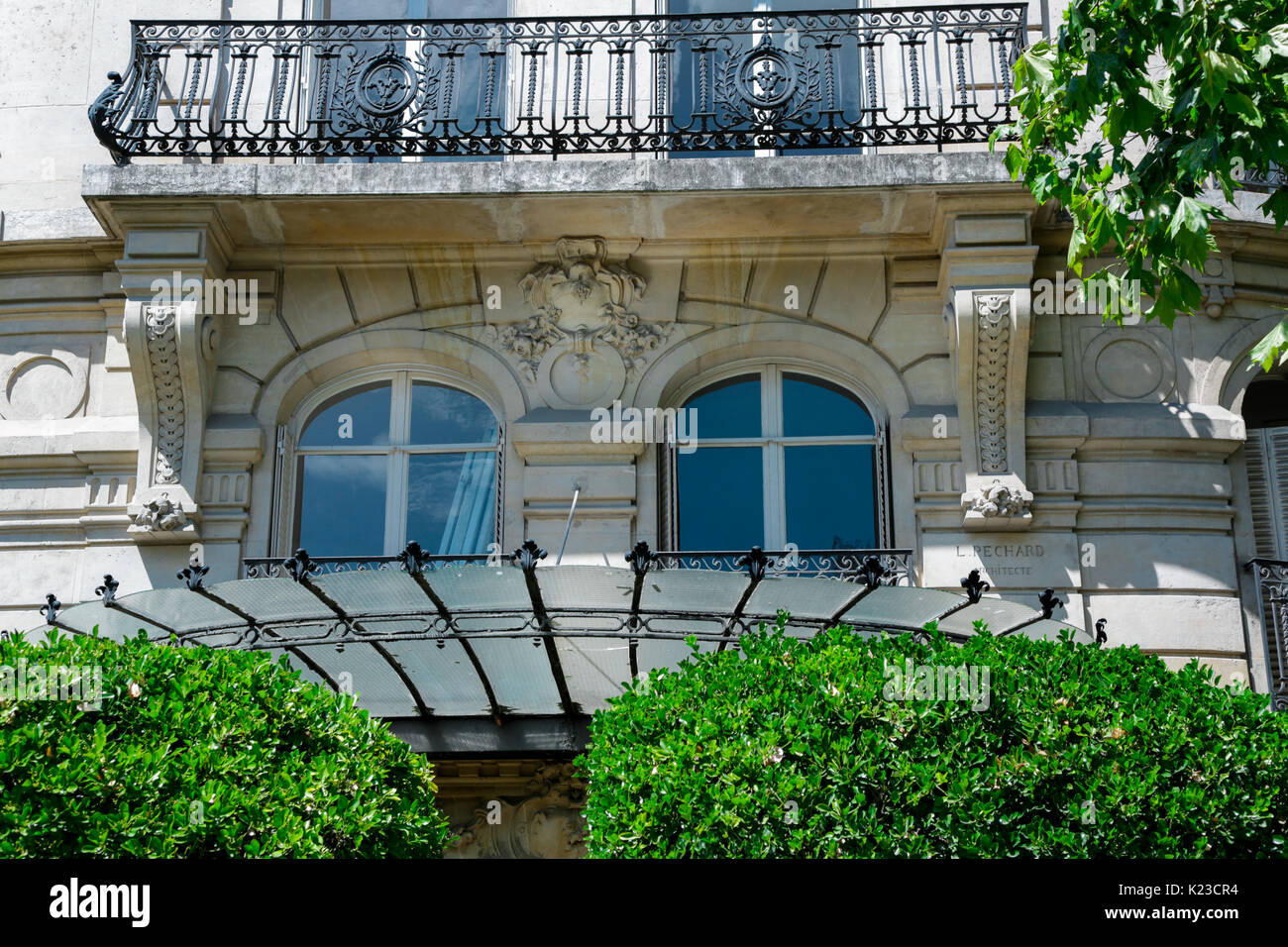 Building facades, paris france: symbol of eclecticism and baroque ...
