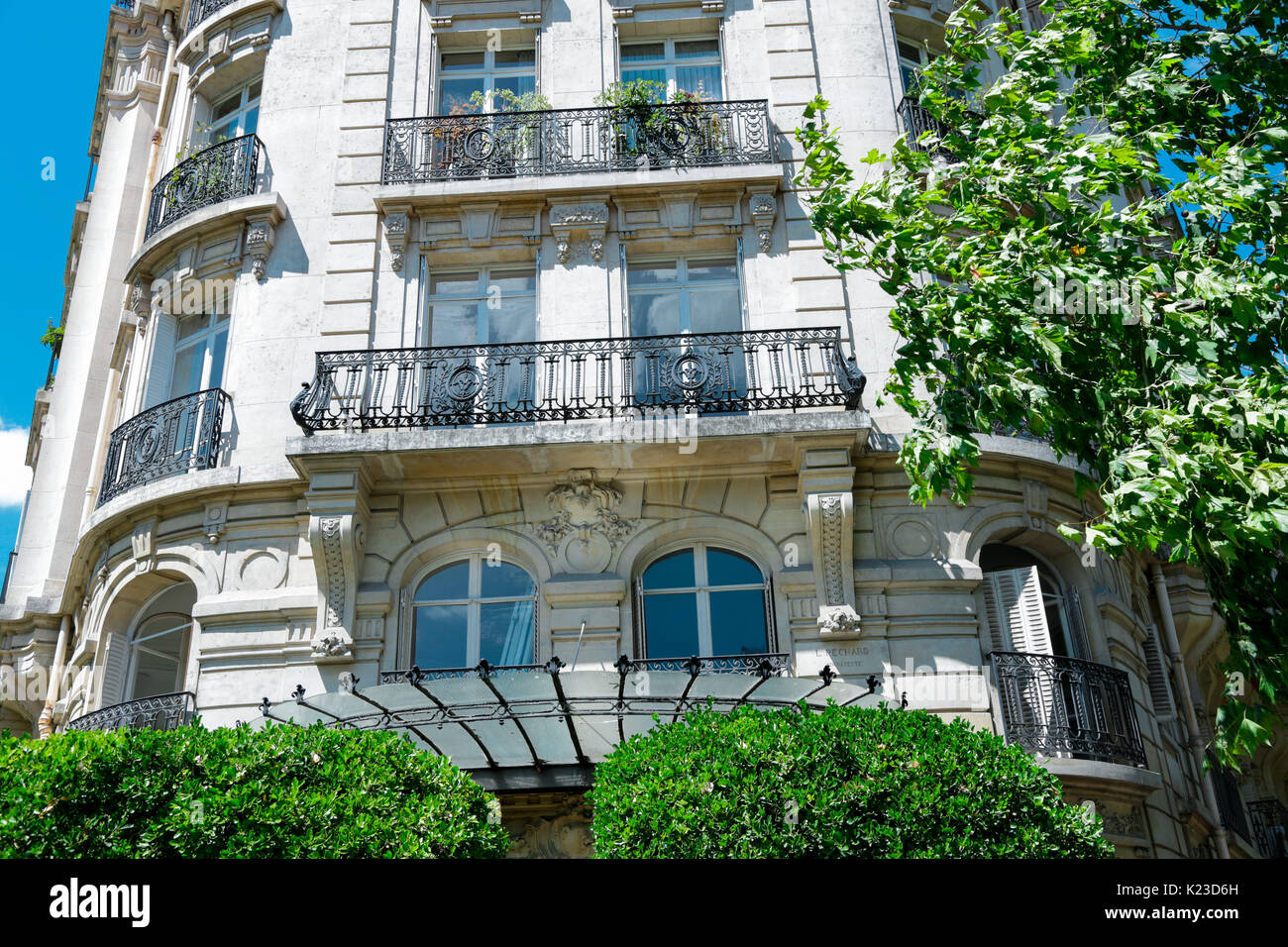 Building facades, paris france: symbol of eclecticism and baroque ...