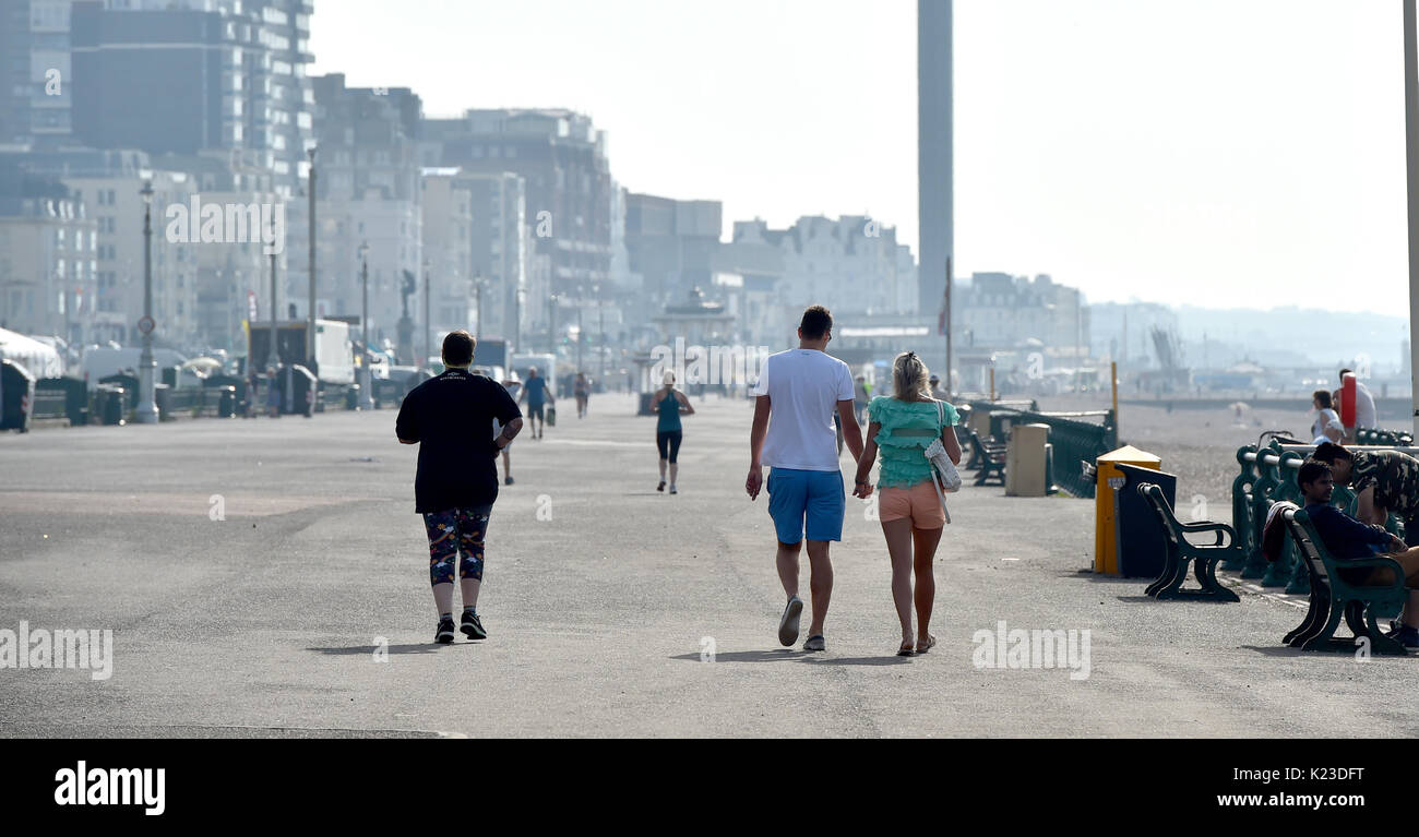 Brighton, UK. 28th Aug, 2017. Walkers enjoy the beautiful hot sunny ...