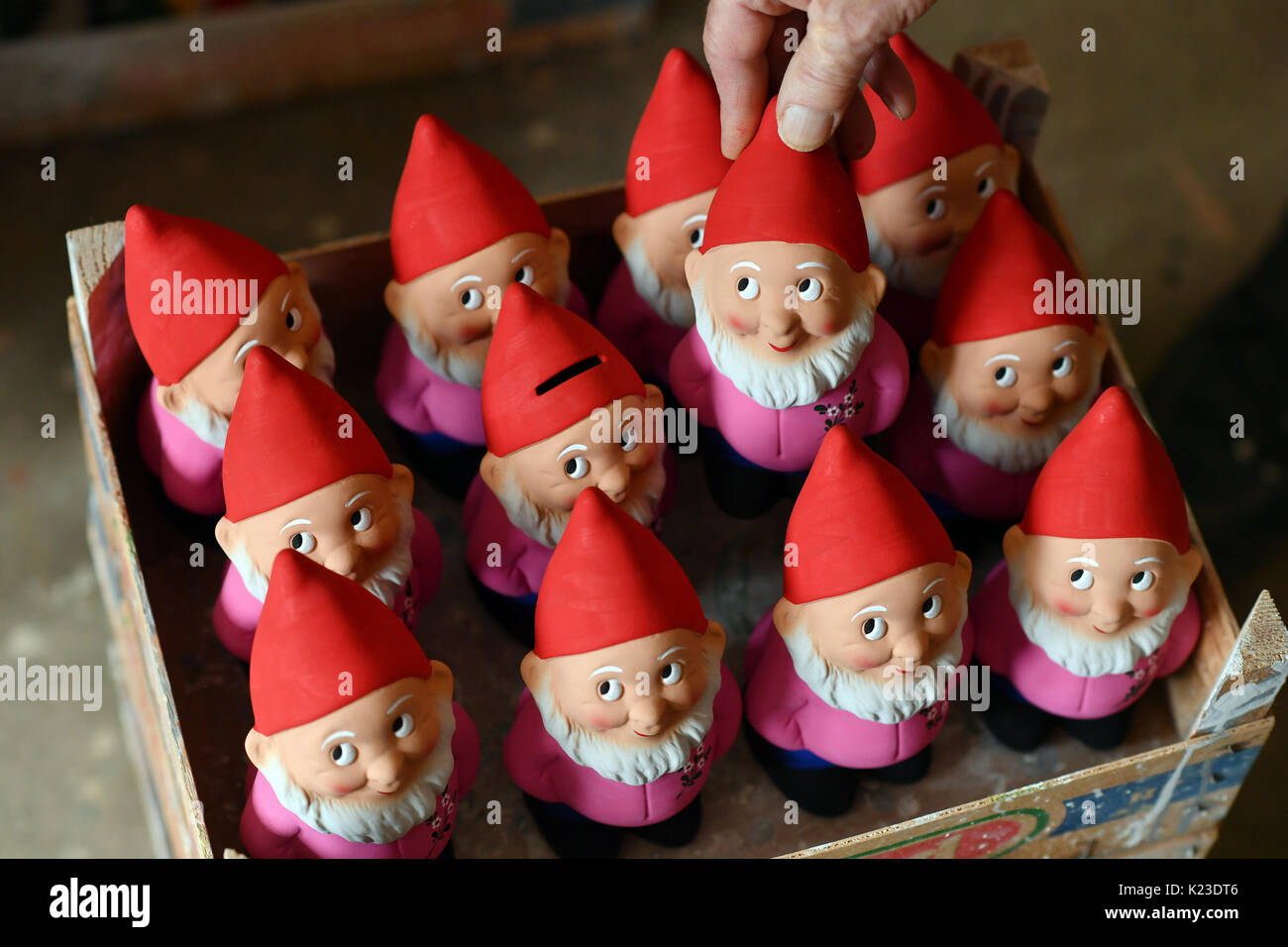 Graefenroda, Germany. 25th Aug, 2017. Garden gnomes, photographed at ...