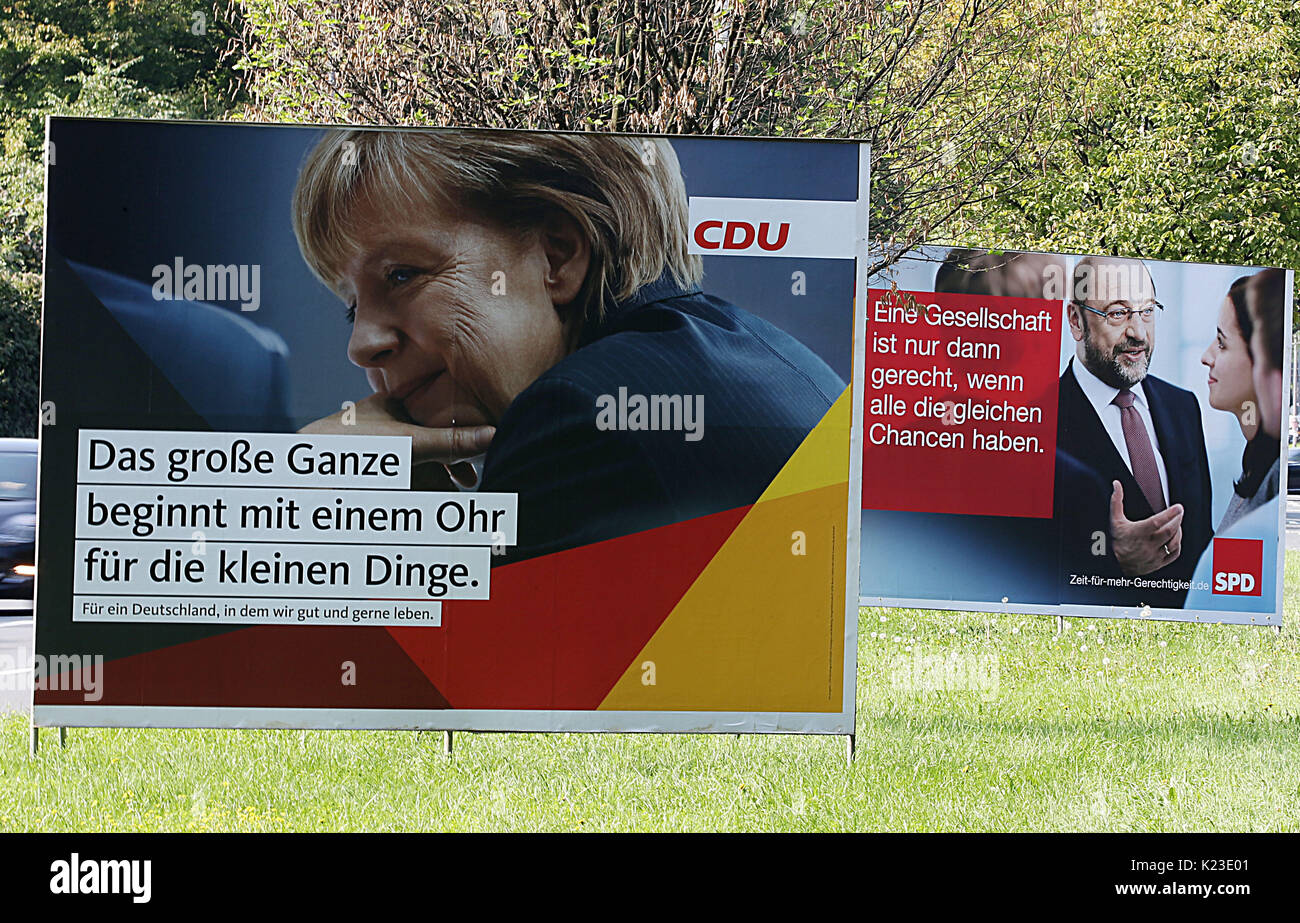 Cologne, Germany. 28th Aug, 2017. Campaign posters with the leading ...