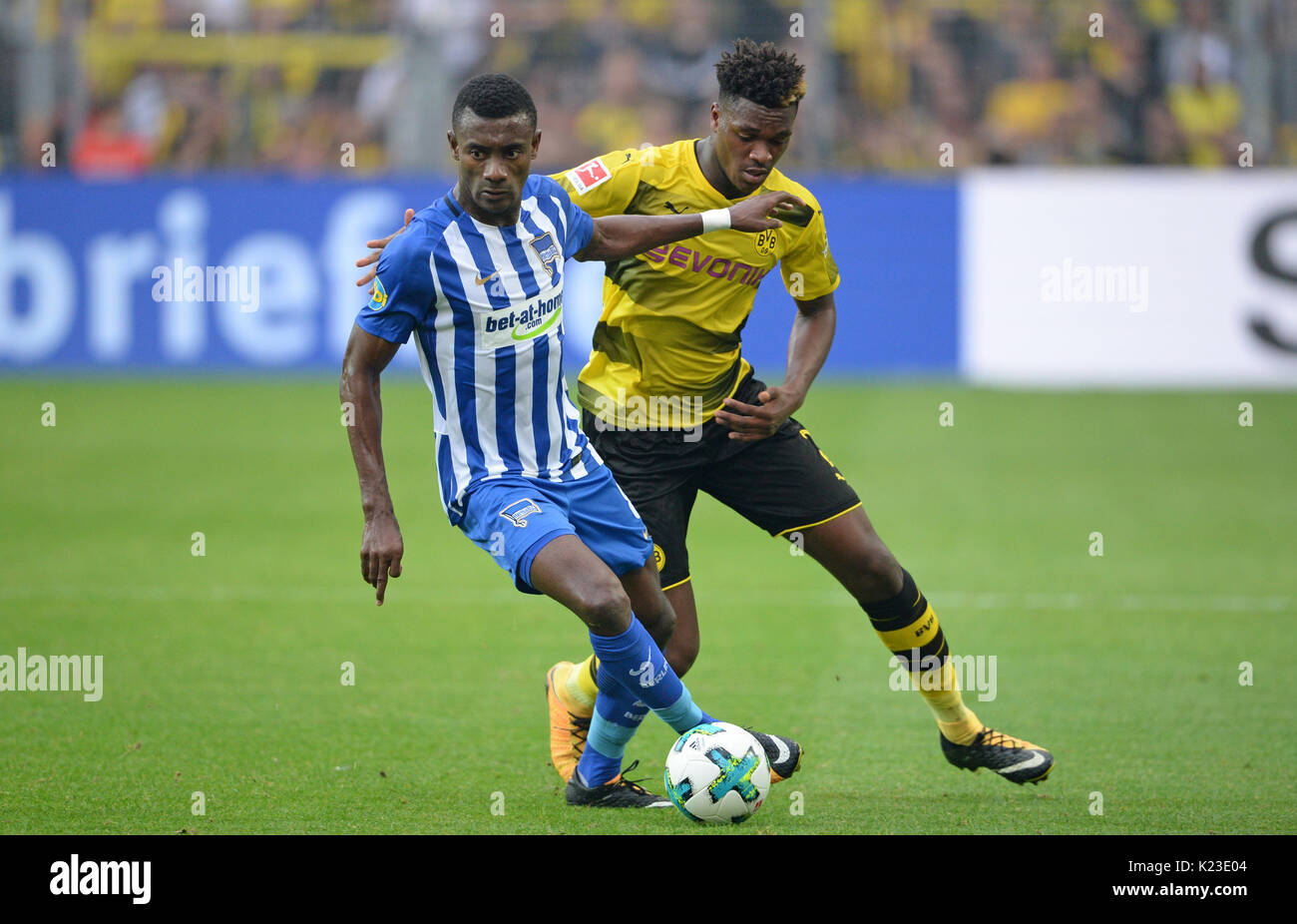 Dortmund, Deutschland. 26th Aug, 2017. v.l.: Salomon KALOU (B), Dan ...
