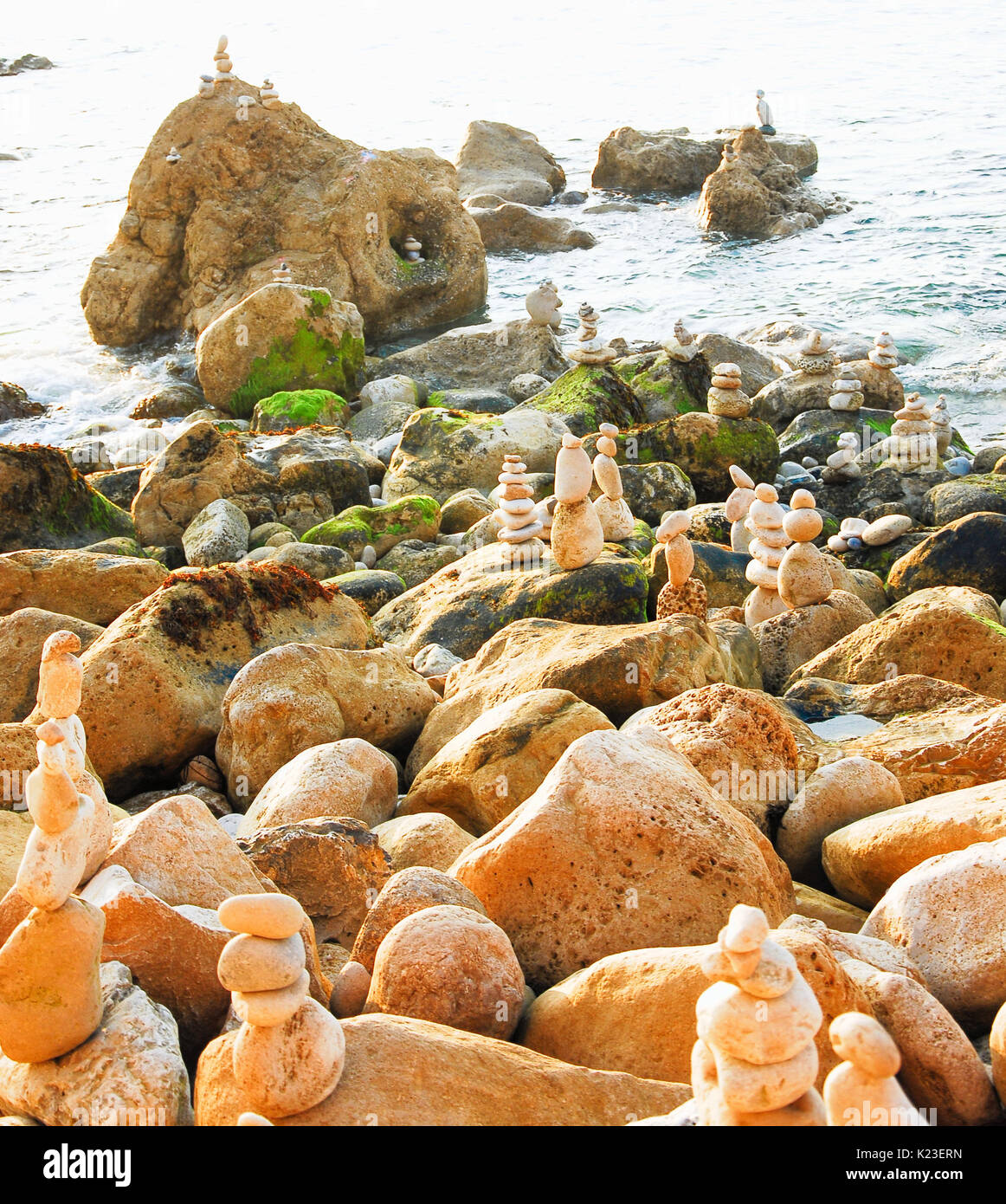 Portland, UK. 27th August 2017 - An artist-led pebble sculpture session ...