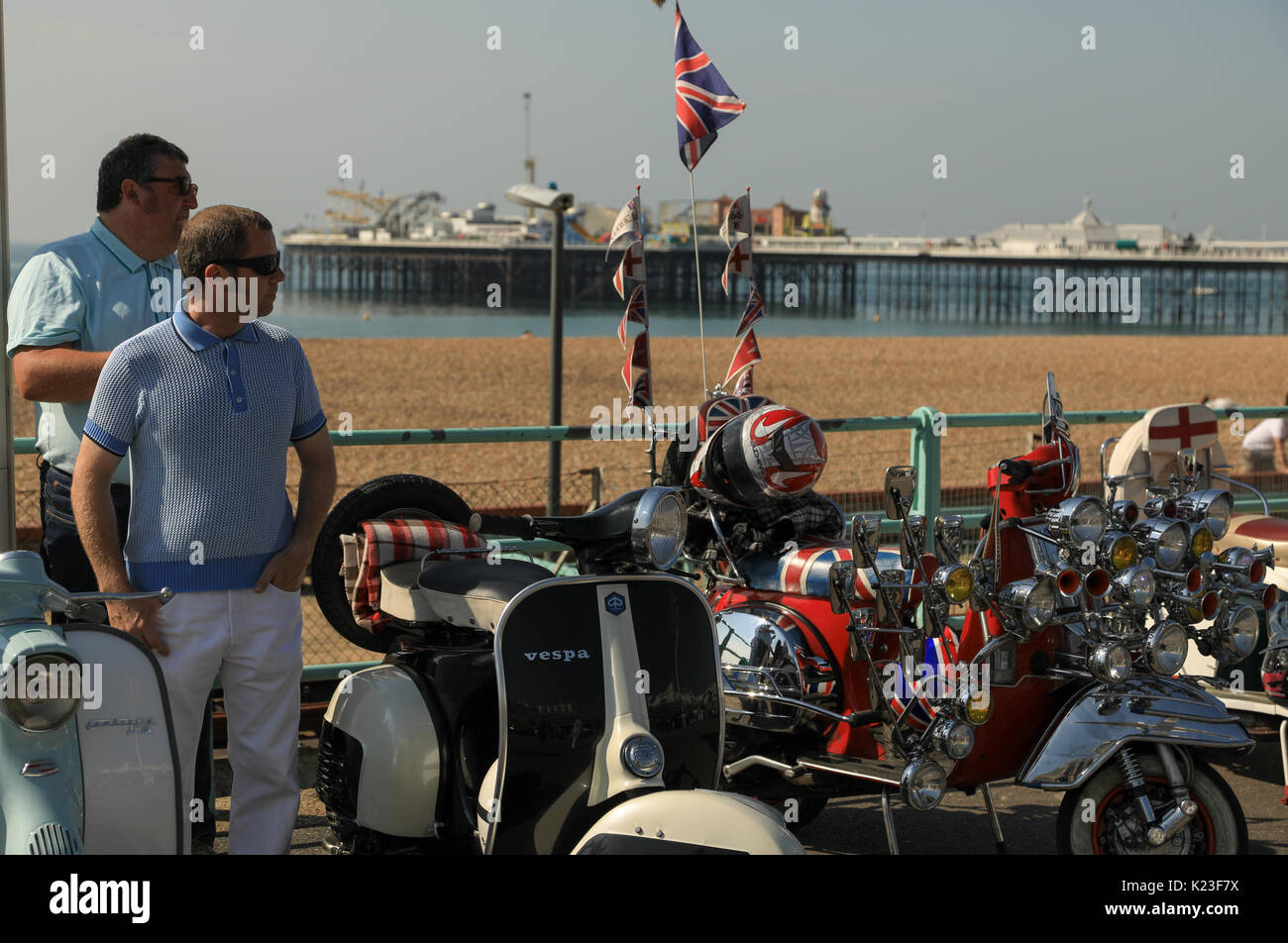 Mods fashion 60s hi-res stock photography and images - Alamy