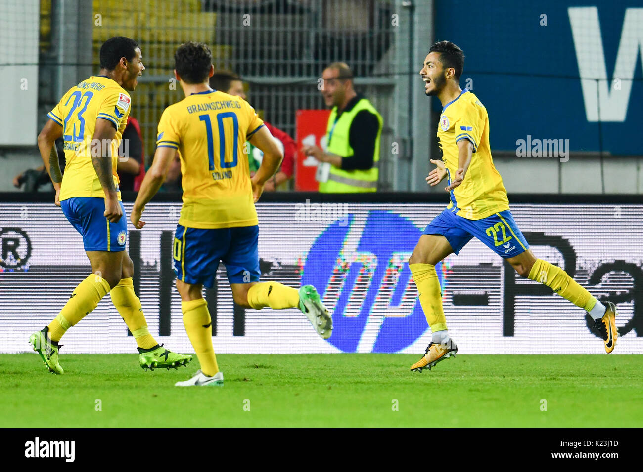 Braunschweig's goal scorer Onel Hernandez (L-R) as wll als Braunschweig ...