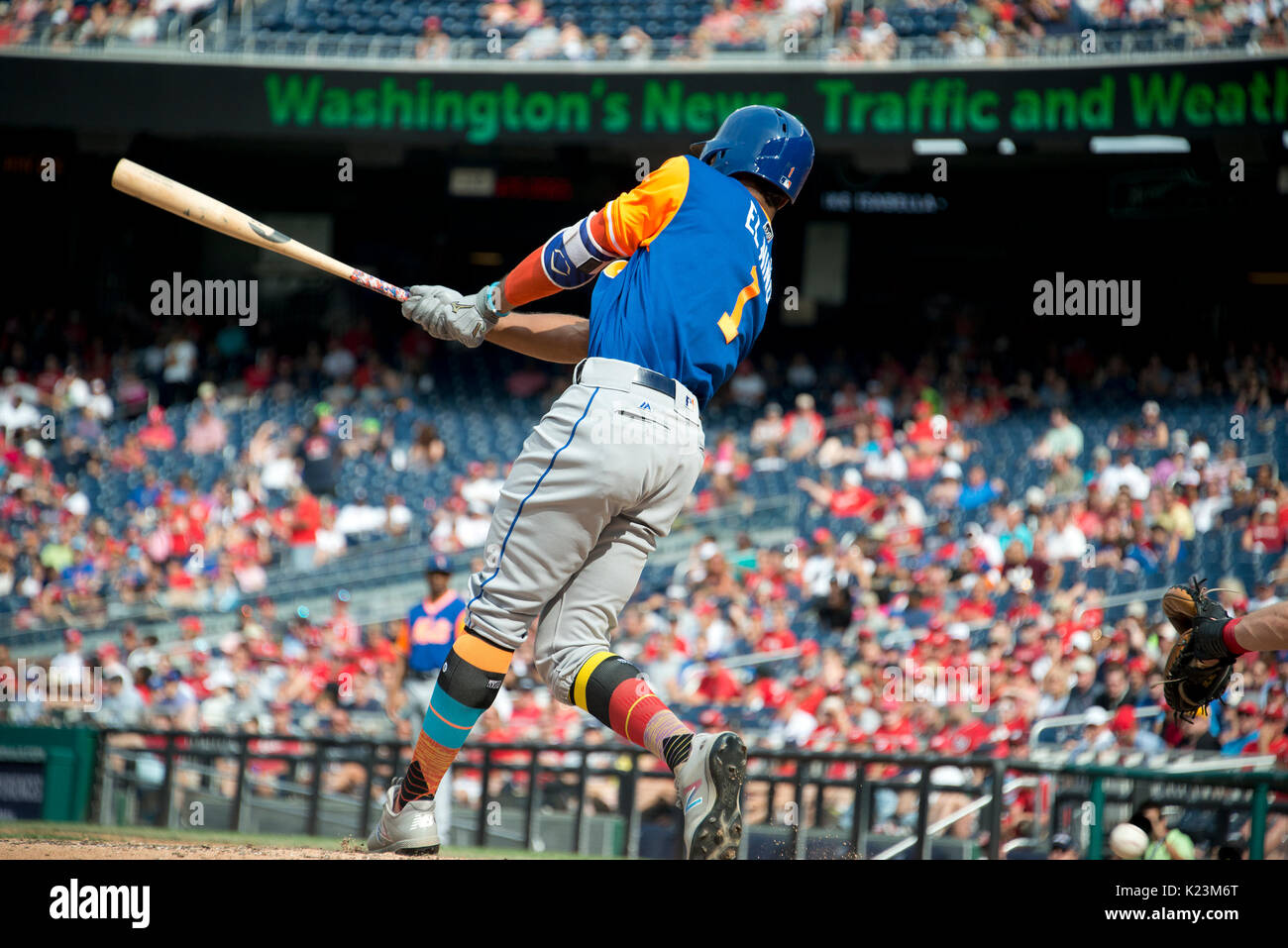 New York Mets shortstop Amed Rosario (1) hits the game-winning home run ...