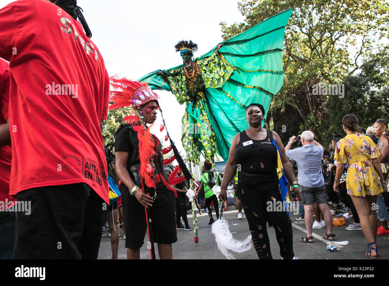 London, UK. 28th Aug, 2017. Float of dancers in colourful and sparkling ...