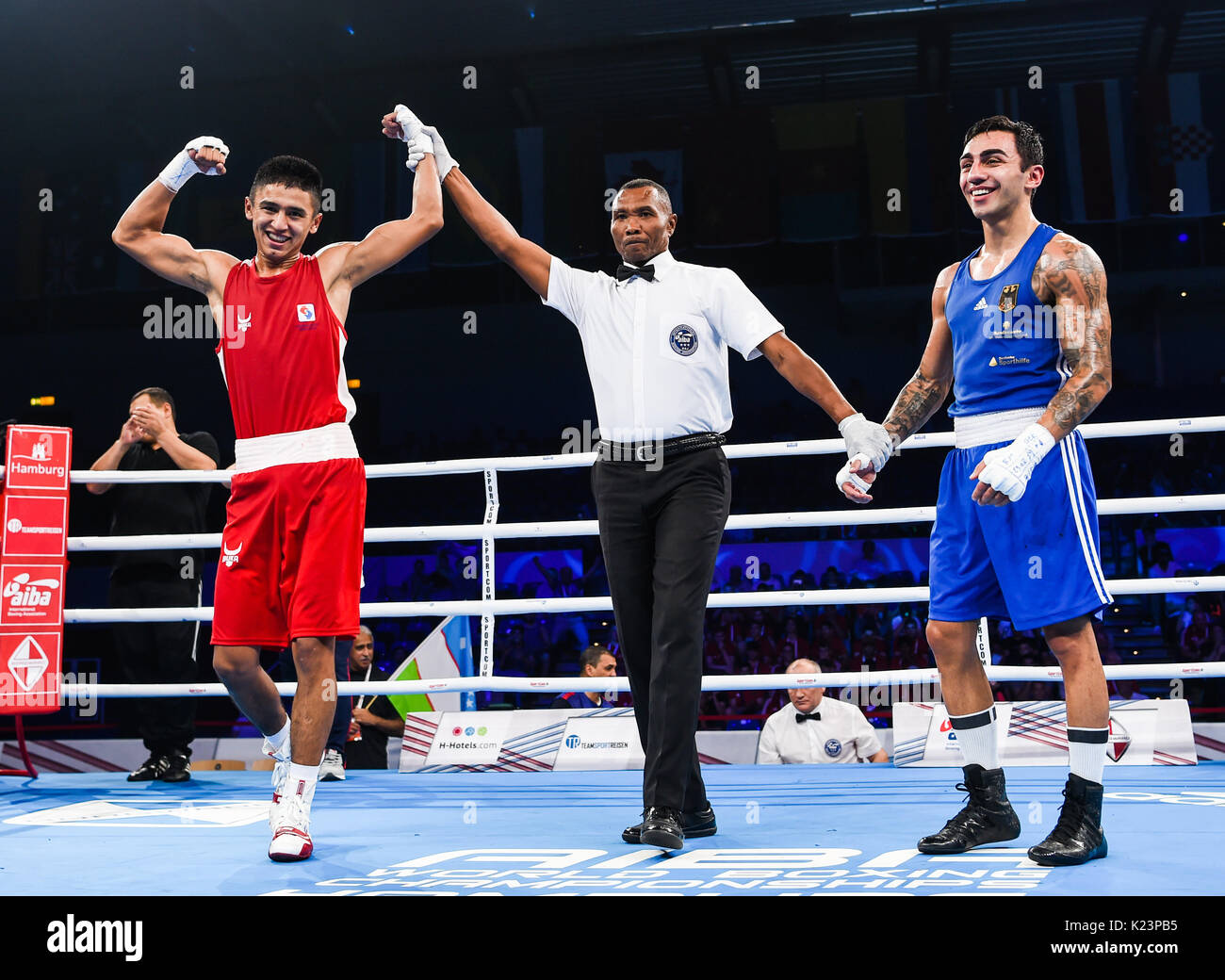 Boxer winner referee hi-res stock photography and images - Alamy