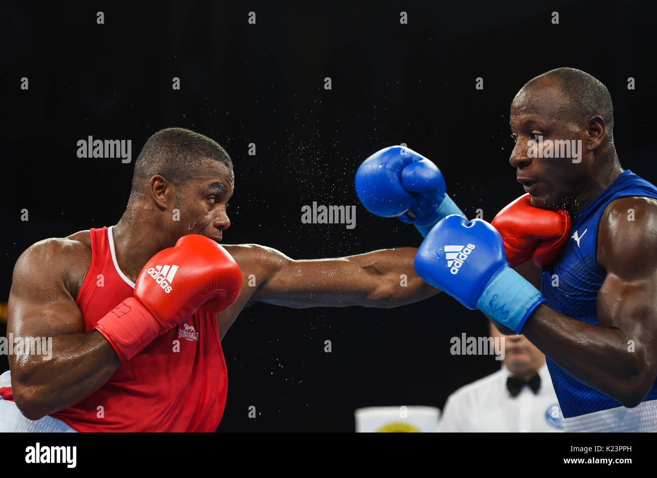 England boxing referee hi-res stock photography and images - Alamy