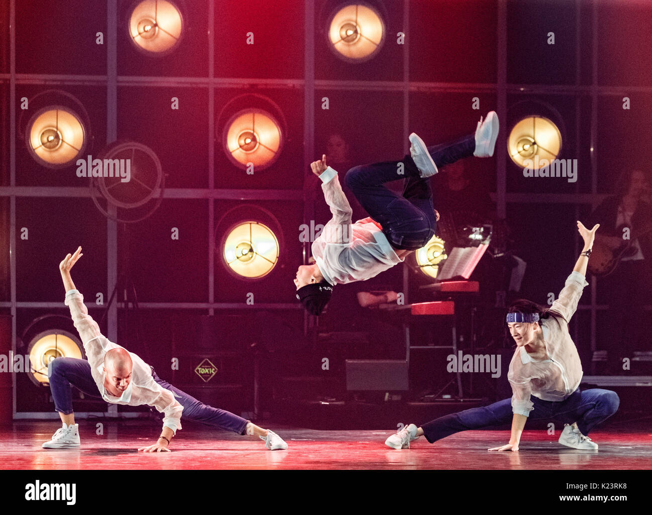Tangoshow hi-res stock photography and images - Alamy