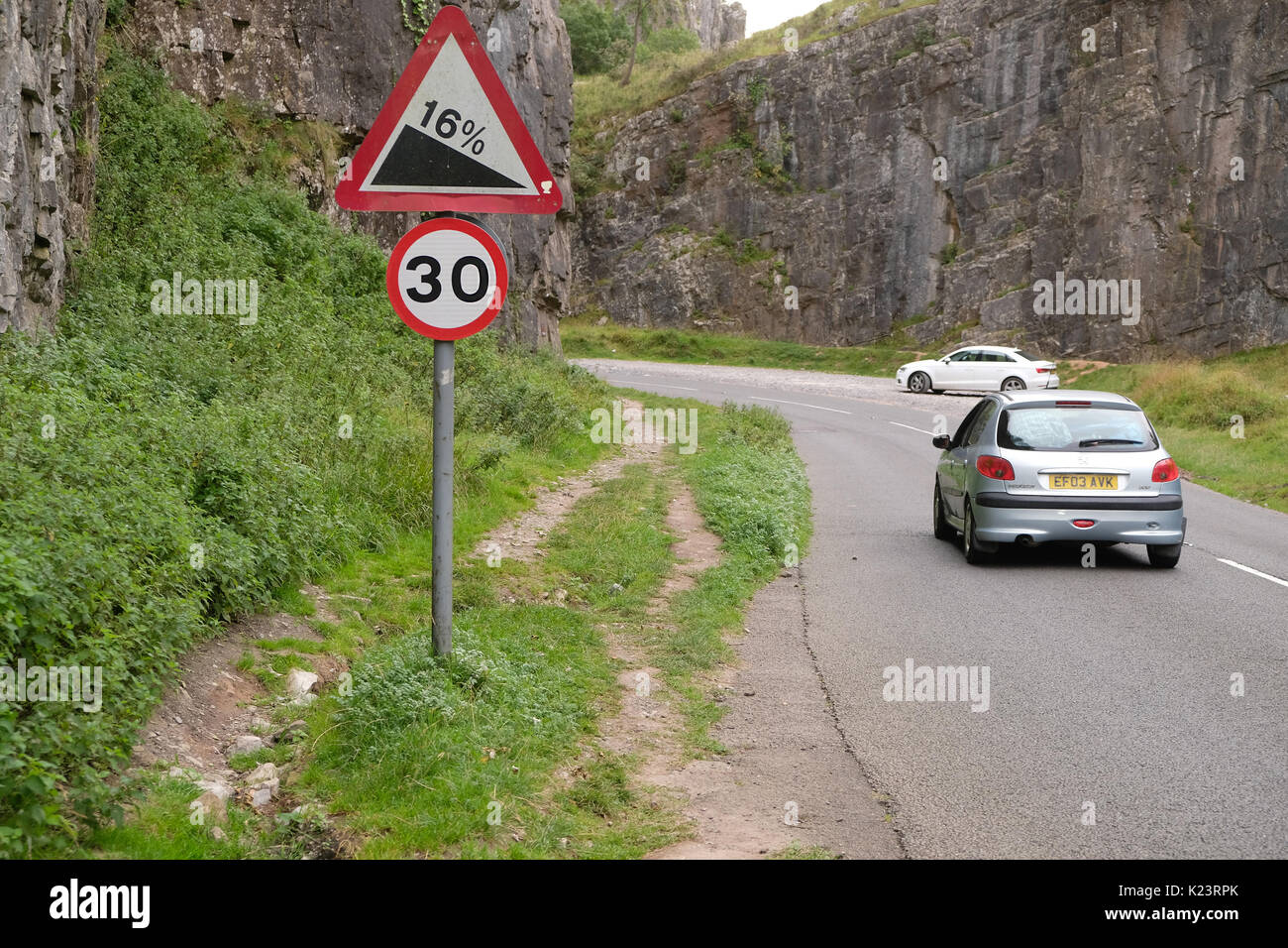 Cheddar, Somerset, UK. 29th August, 2017.New 30 mph speed limit signs ...