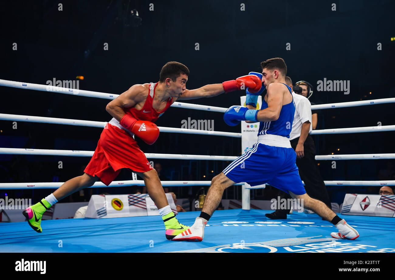 Hamburg, Germany. 29th Aug, 2017. The German boxer Omar El-Hag (R ...