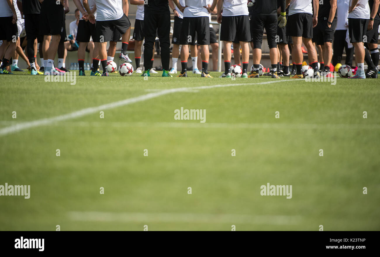 Stuttgart, Germany. 30th Aug, 2017. The gathered players during a ...