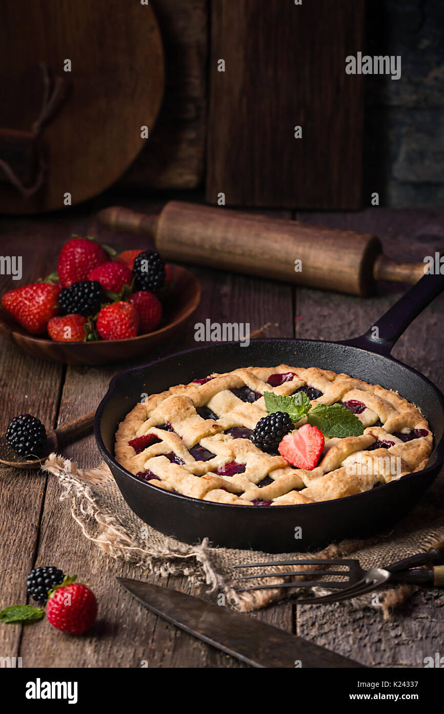 Traditional berry pie Stock Photo - Alamy