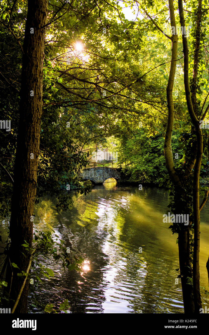Small stone bridge hi-res stock photography and images - Alamy