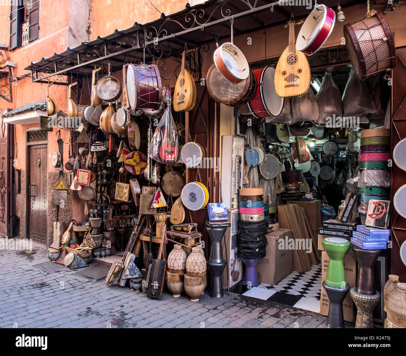 Traditional musical instruments hi-res stock photography and images - Alamy