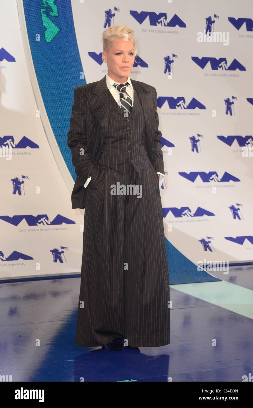 Mtv video music awards pink hi-res stock photography and images - Alamy