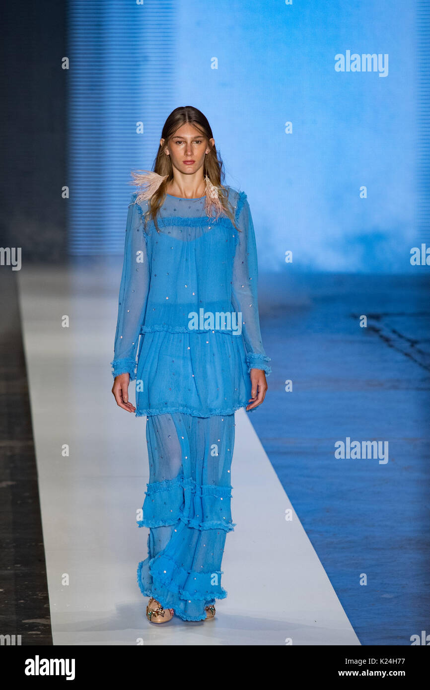 Sao Paulo, Sao Paulo, Brazil. 28th Aug, 2017. Model presents creation ...