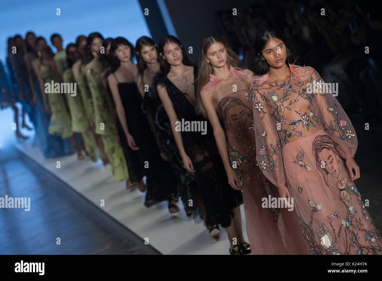 Sao Paulo, Sao Paulo, Brazil. 28th Aug, 2017. Model presents creation ...
