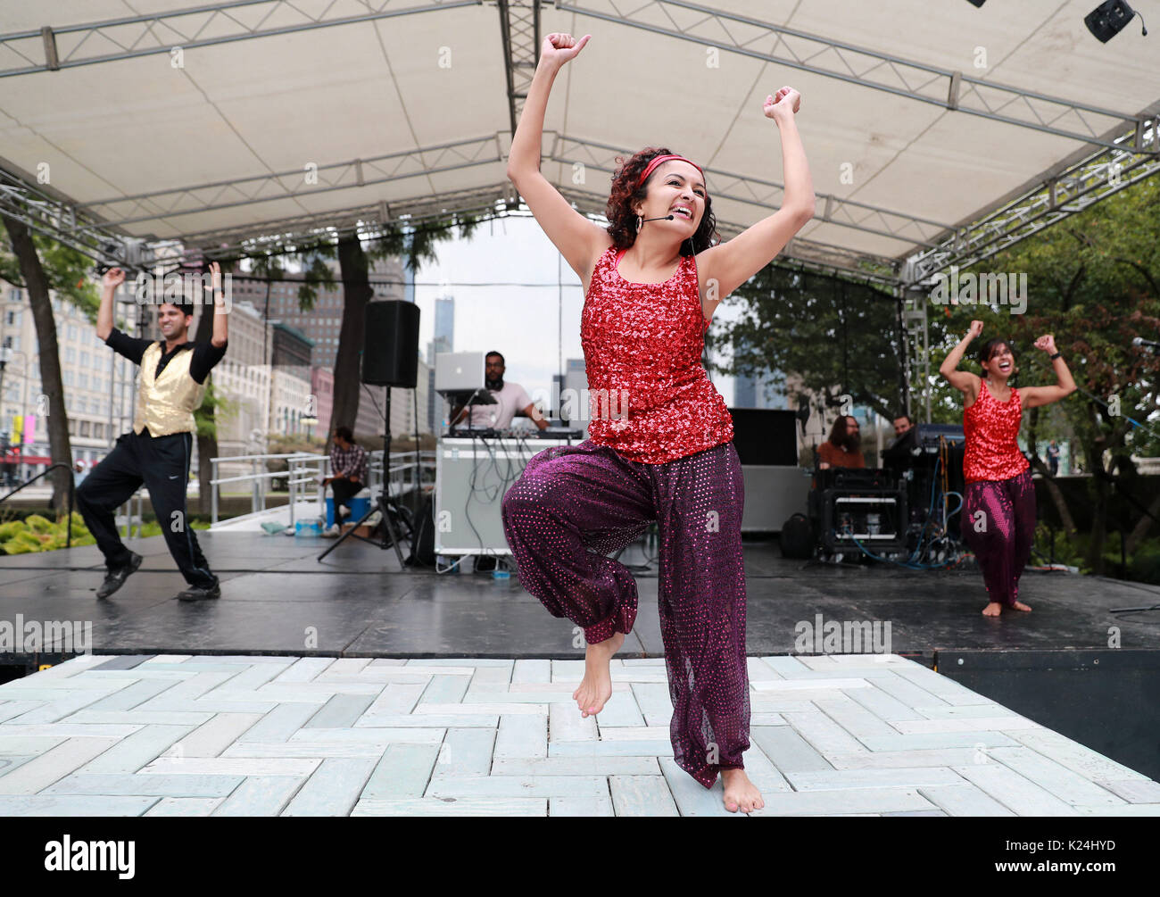 Chicago, USA. 27th Aug, 2017. An Indian American dancer teaches ...