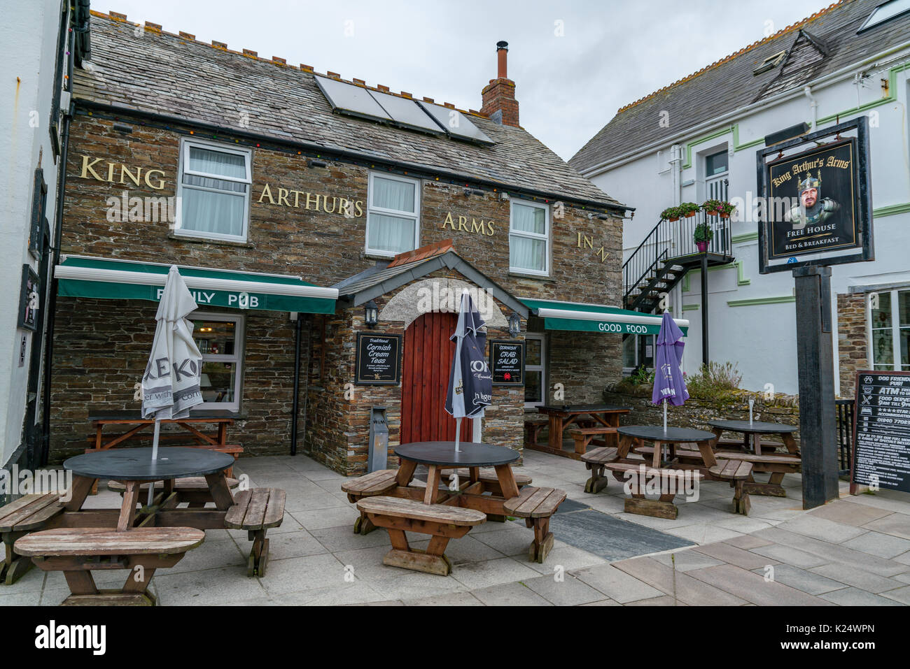 Tintagel pub hi-res stock photography and images - Alamy