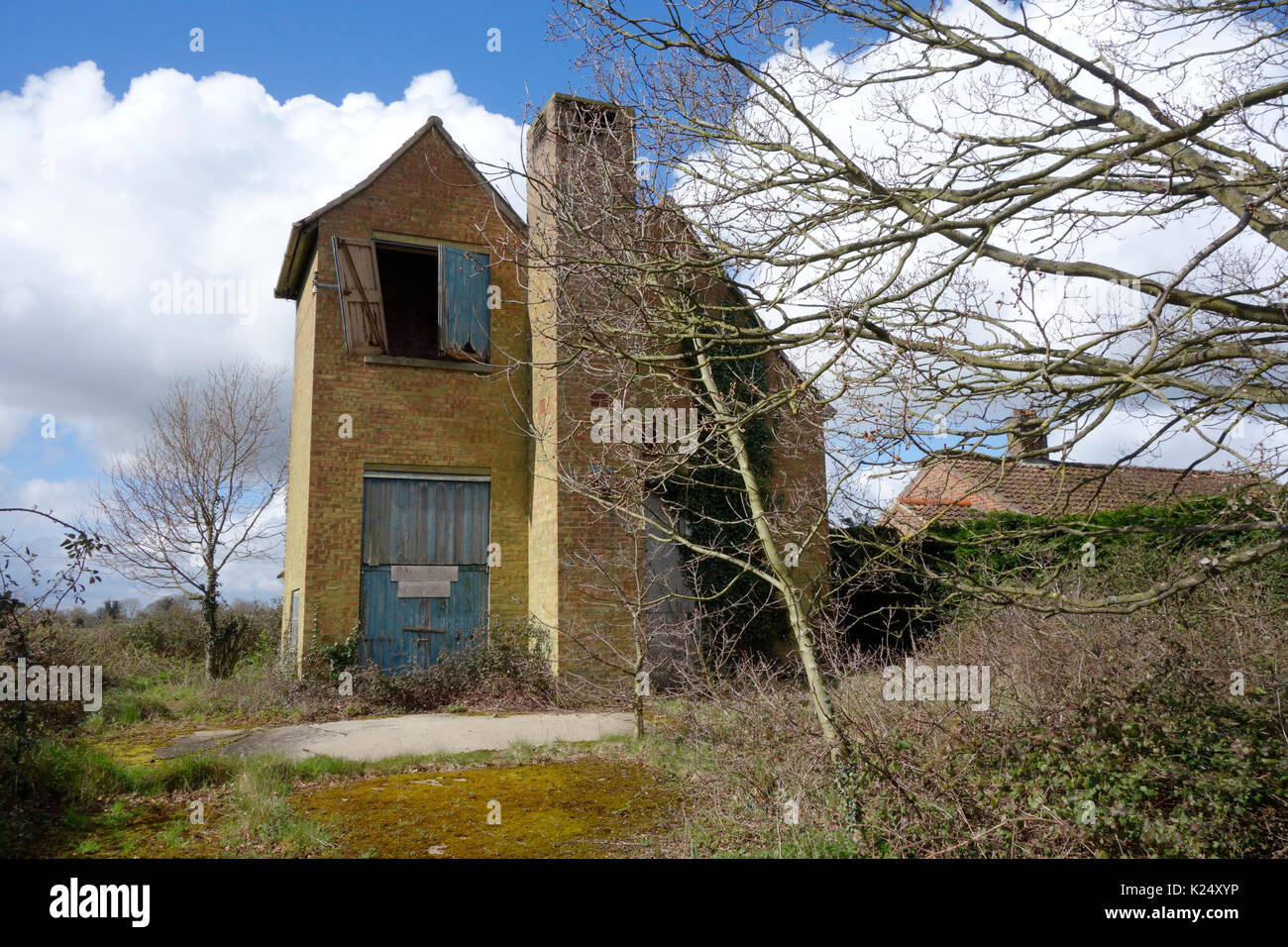 Cold war building hi-res stock photography and images - Alamy