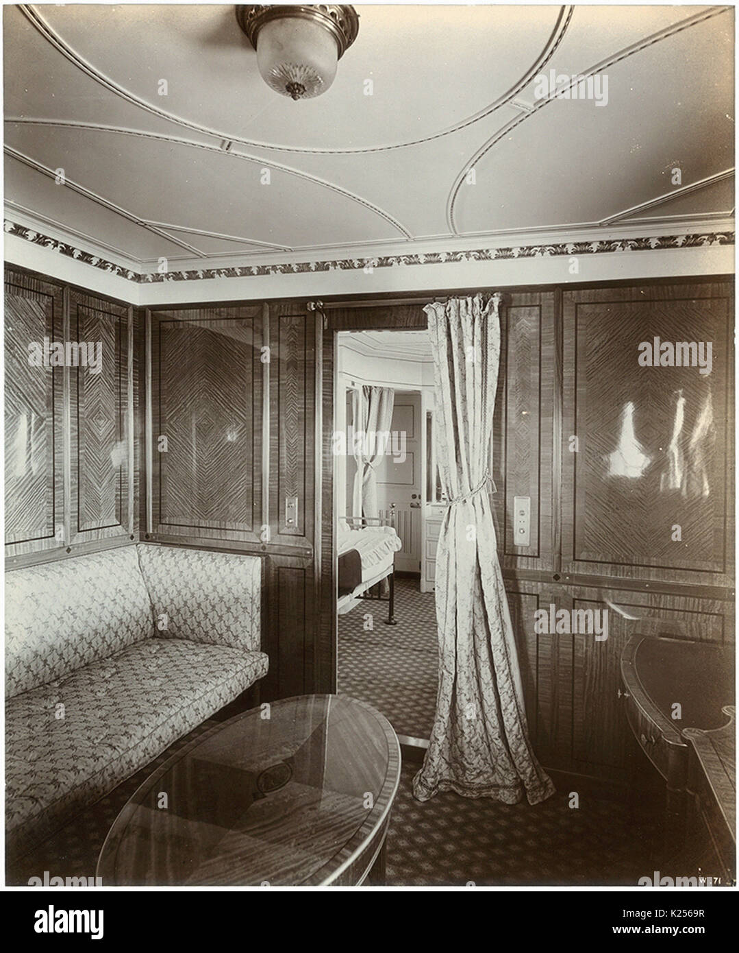 Parlor suite hi-res stock photography and images - Alamy