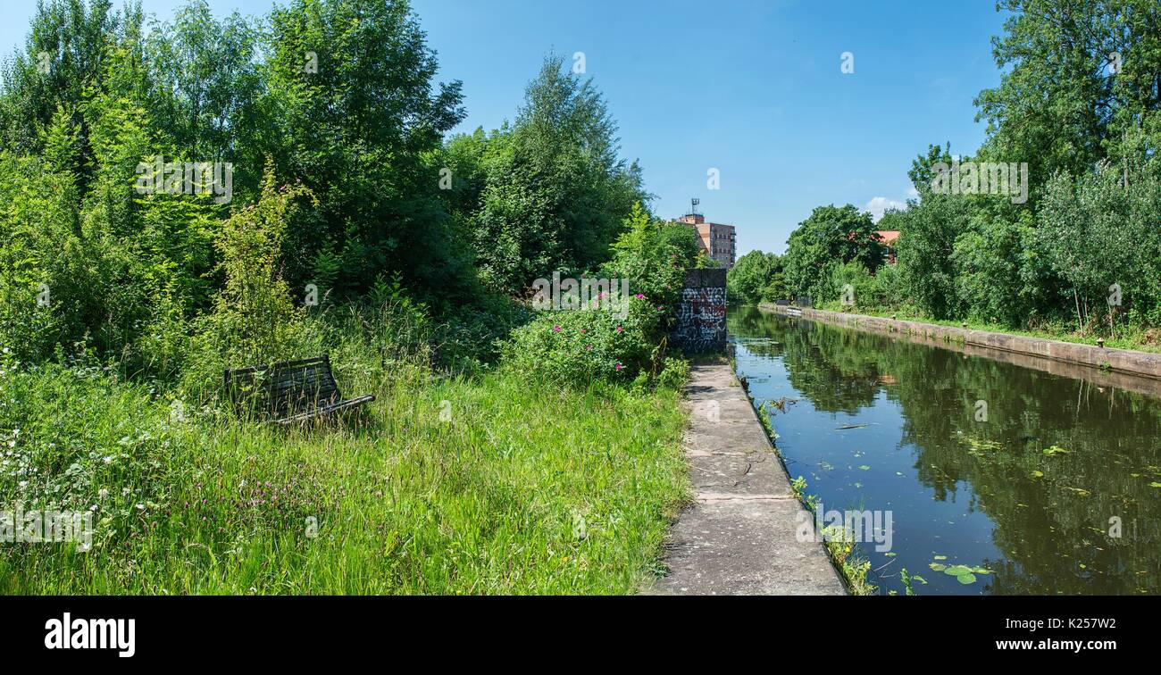 Barton Aqueduct bridge taking the Bridgewater Canal over the Manchester ...