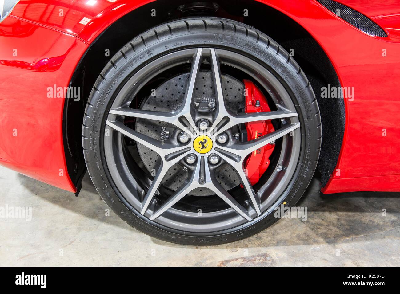 Ferrari California and Honda NSX supercars Stock Photo - Alamy