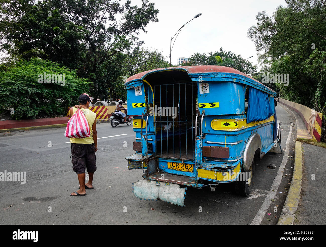 Jeepney transport philippines highway hi-res stock photography and ...