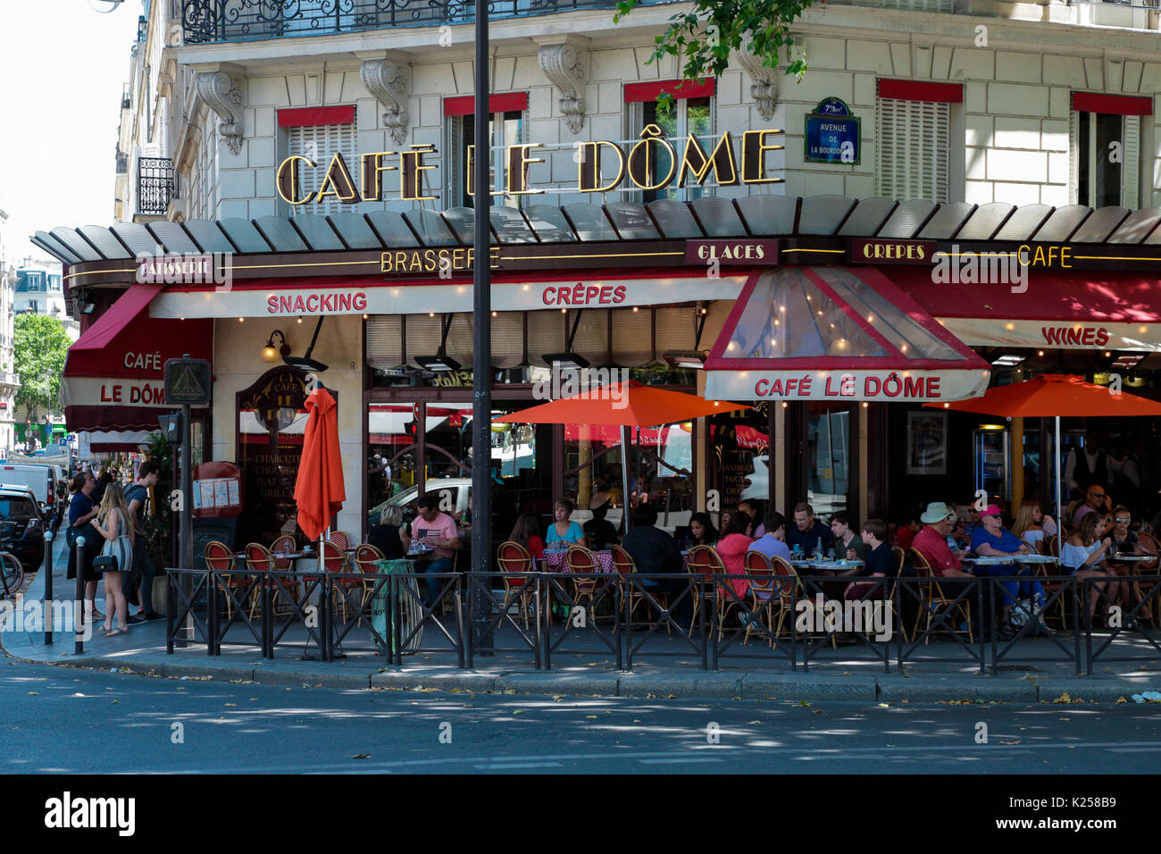 Building facades, paris france: symbol of eclecticism and baroque ...