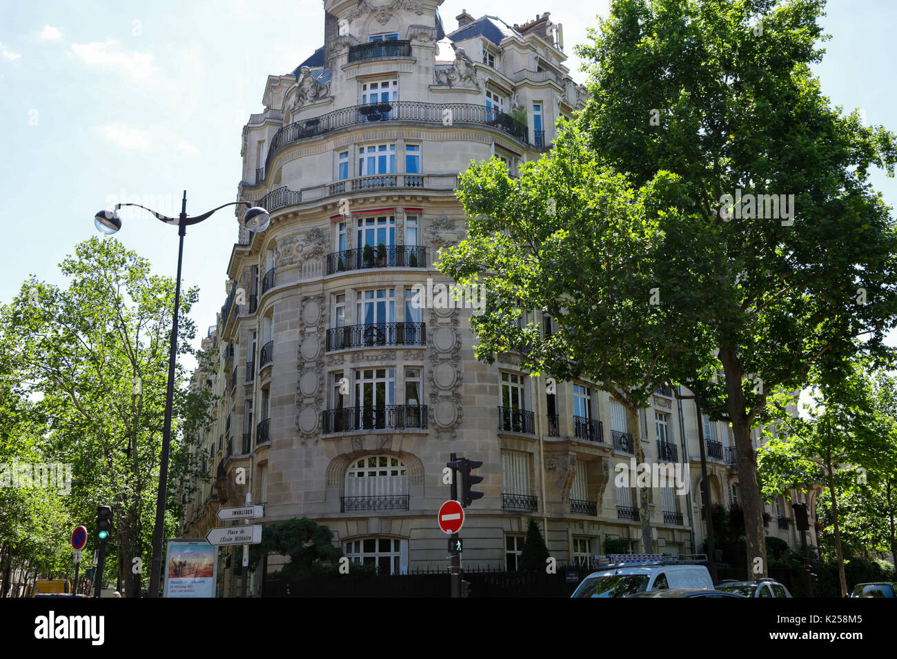 Building facades, paris france: symbol of eclecticism and baroque ...