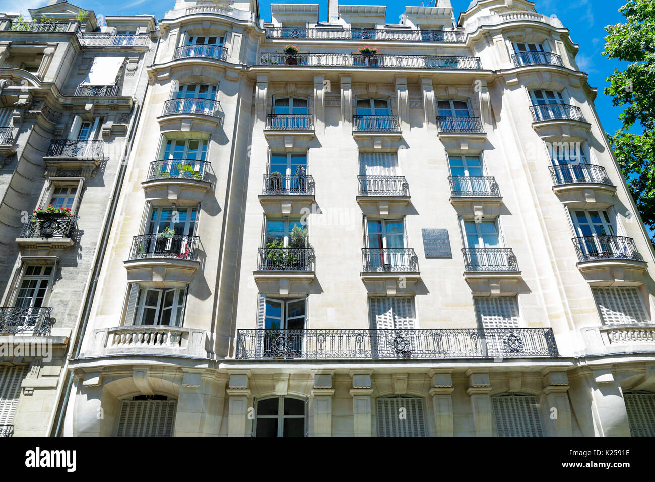 Building facades, paris france: symbol of eclecticism and baroque ...