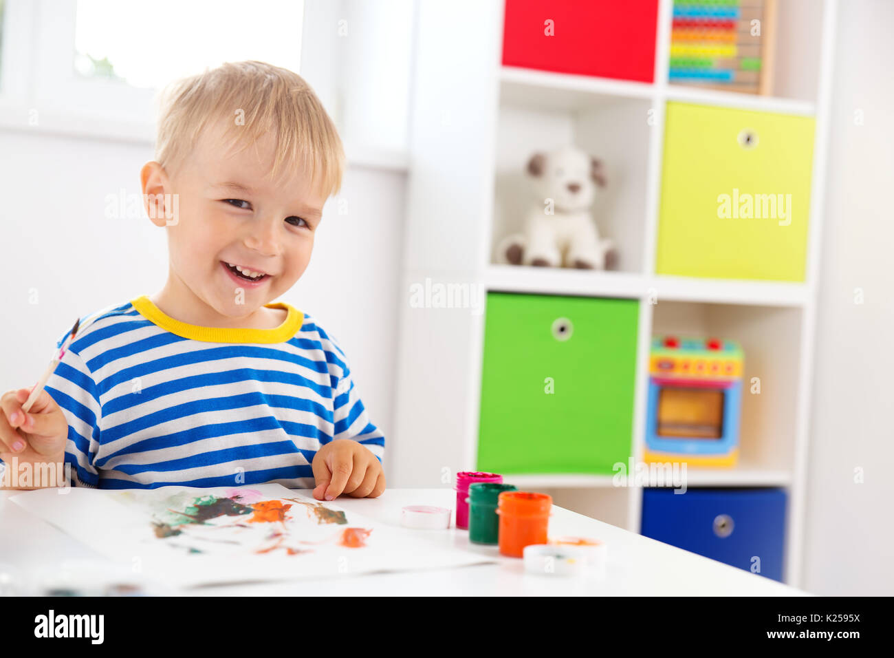 Little child drawing on the paper Stock Photo - Alamy