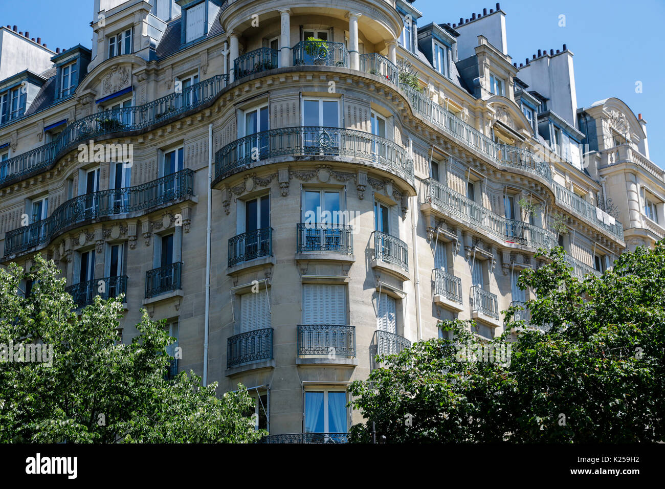 Building facades, paris france: symbol of eclecticism and baroque ...